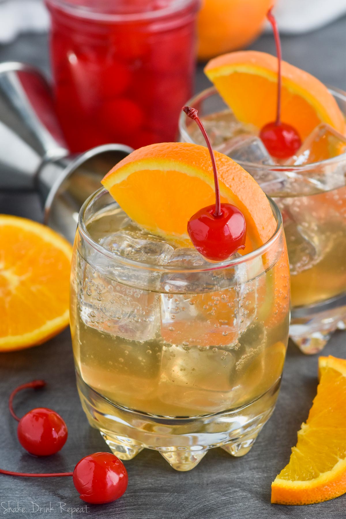 how_to_make_an_amaretto_sour_image - Shake Drink Repeat how_to_make_an_amaretto_sour_image - Shake Drink Repeat