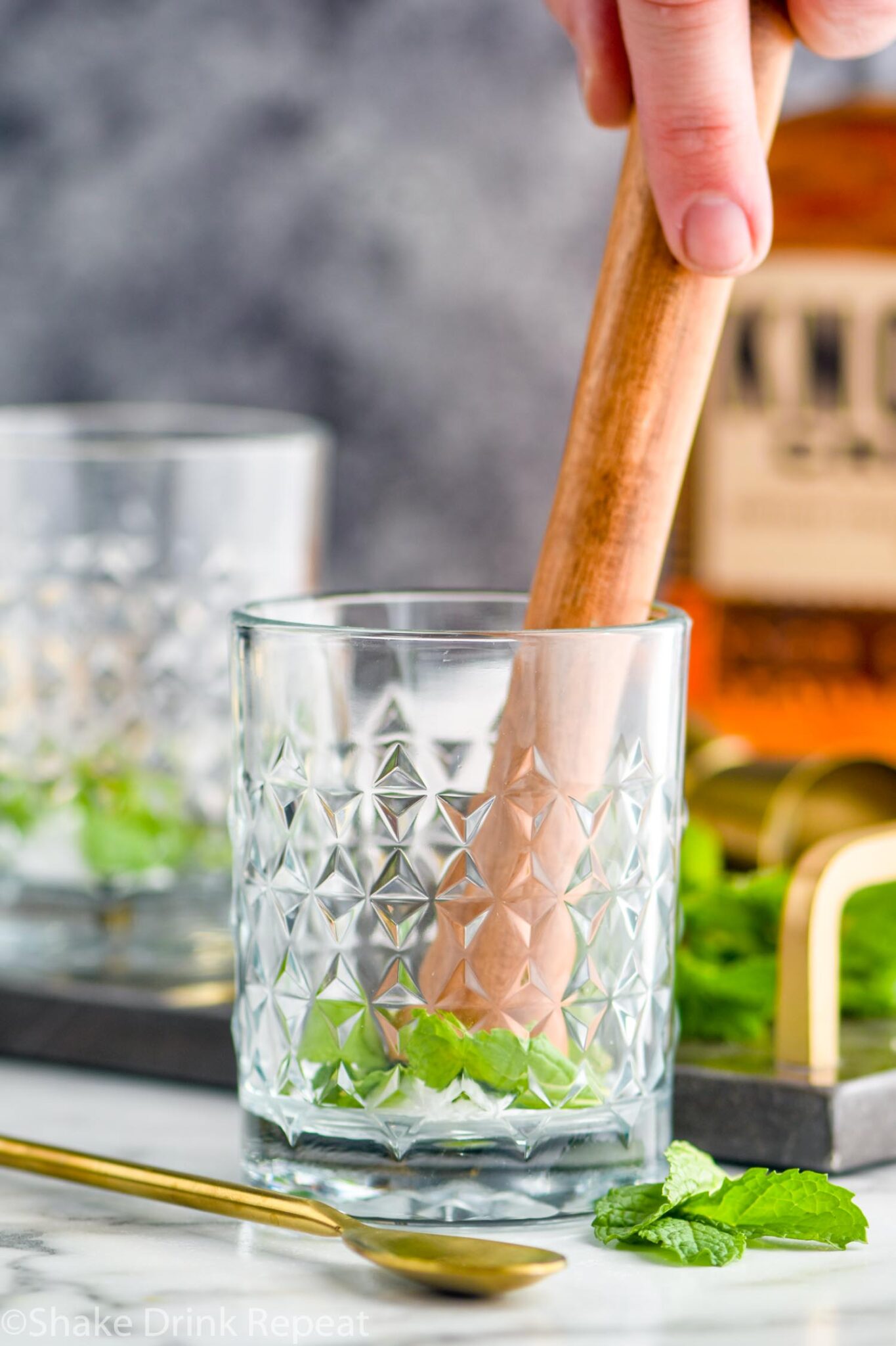 Mint Julep - Shake Drink Repeat